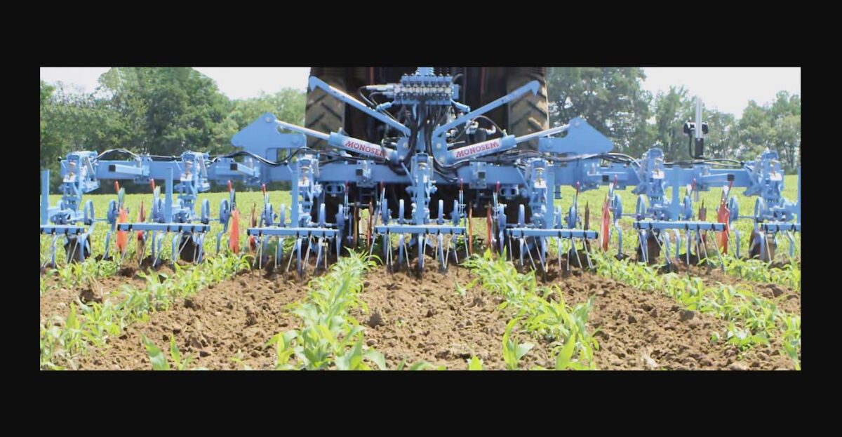 MULTICROP cultivator with camera and automatic lift – Precise